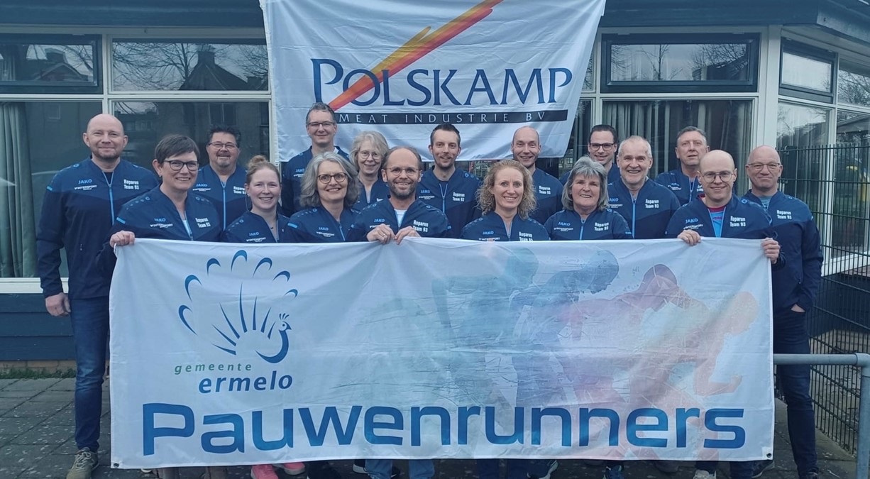 Team 93/PAUWENRUNNERS/POLSKAMP uit Ermelo is zich volop aan het ...